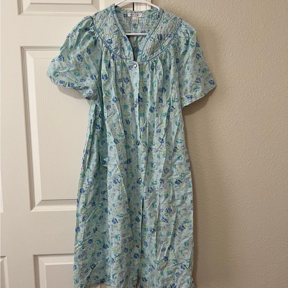 Intimates & Sleepwear | Vintage Womens Emily Stacy Floral Buttonup ...